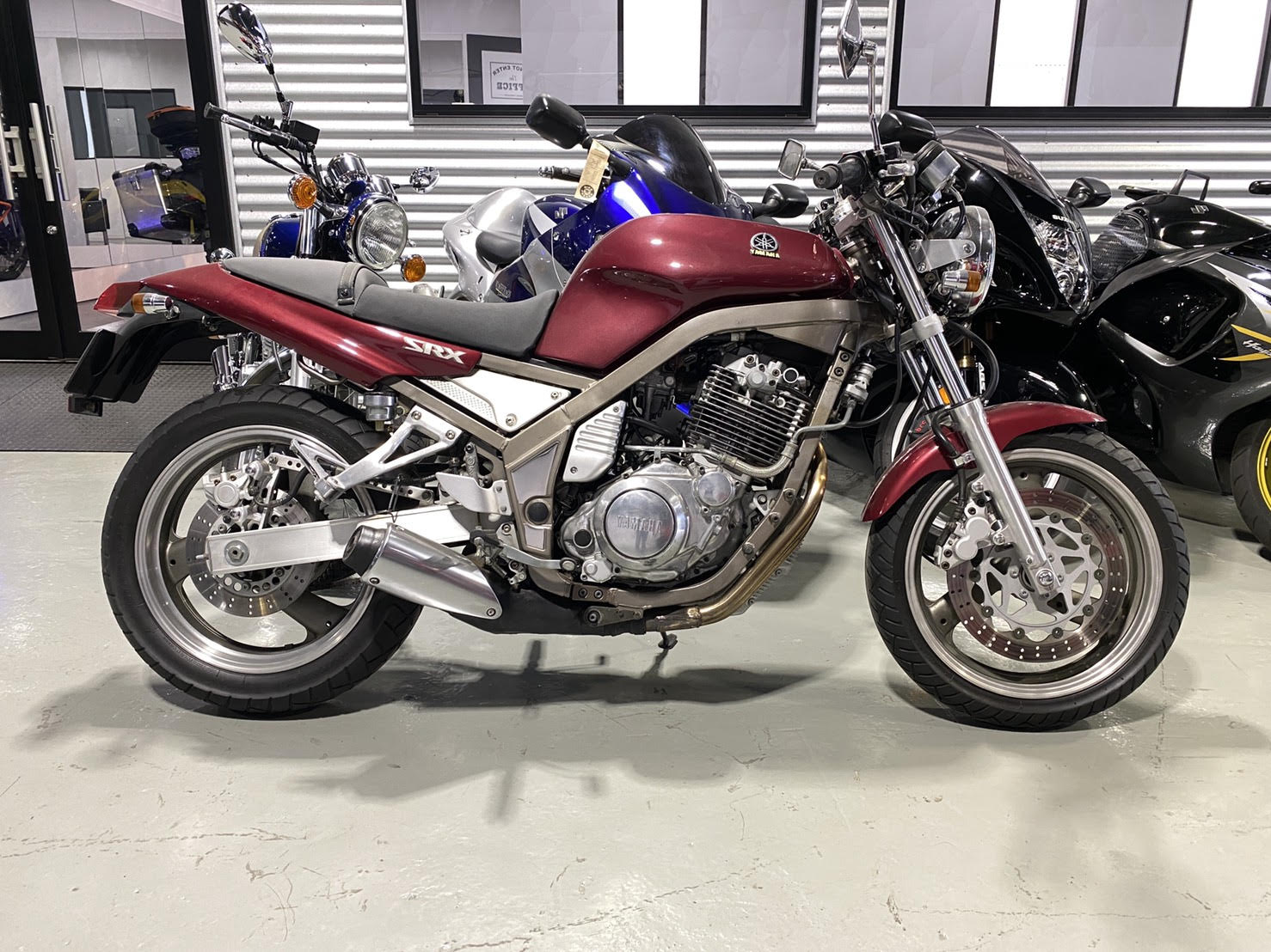 YAMAHA SRX600-4